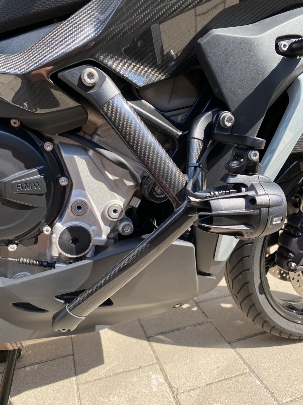 Carbon Crash Bars installation without cutting any plastic part ...
